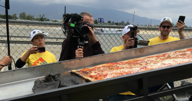 Mile-long pizza breaks a world record in California | Guinness World ...