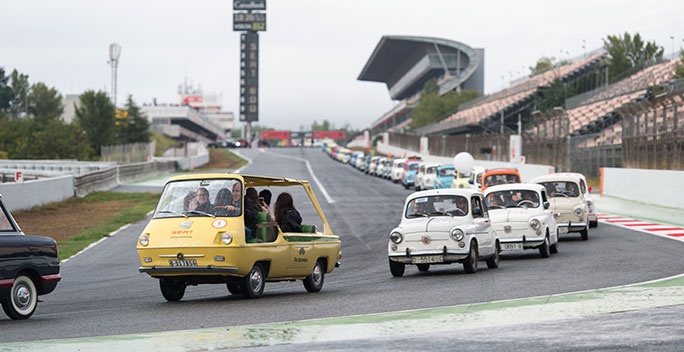 Largest parade of SEAT cars takes place in Spain | Guinness World Records