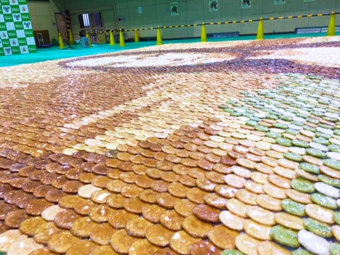 Huge replica of Mona Lisa sets new record – and it’s made entirely from ...