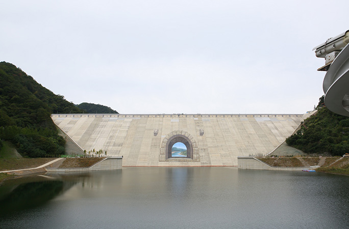 Huge 3D art with message of peace on Korean dam sets anamorphic ...