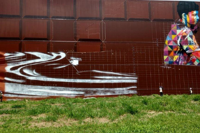New record-breaking spray paint mural looks like an enormous chocolate ...