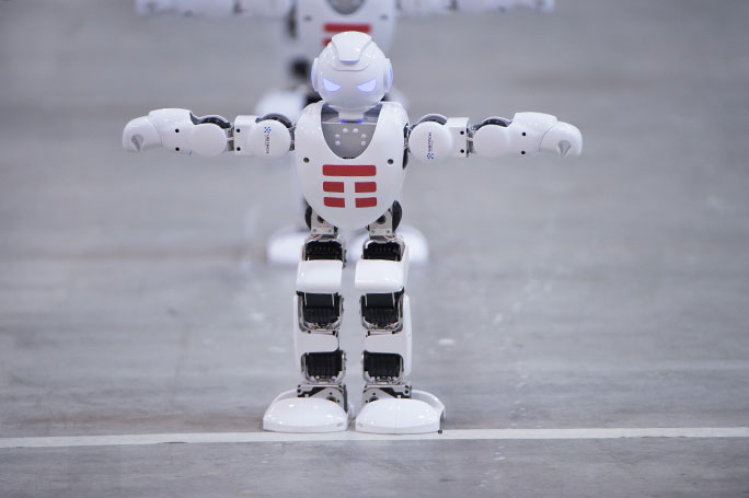 Video: Watch more than 1,300 robots dance simultaneously to break a ...