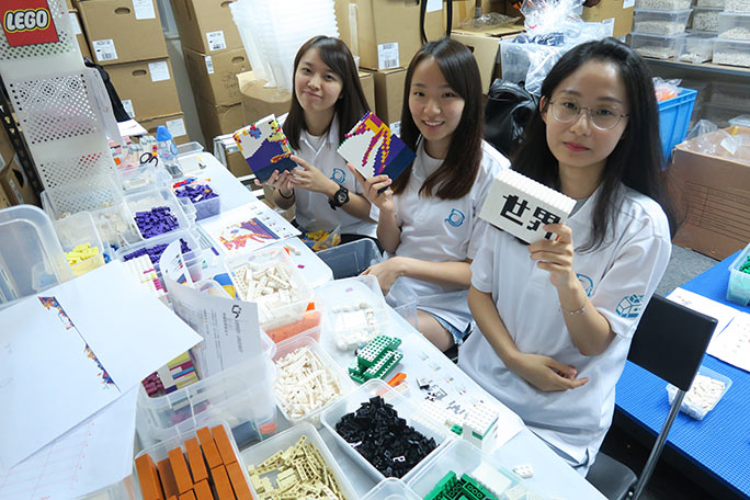 Video: The world's largest LEGO ship has been made using more than 2.5 ...