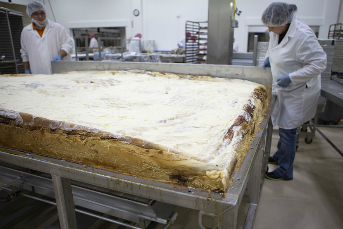World's largest cinnamon roll is nearly double the size of previous ...