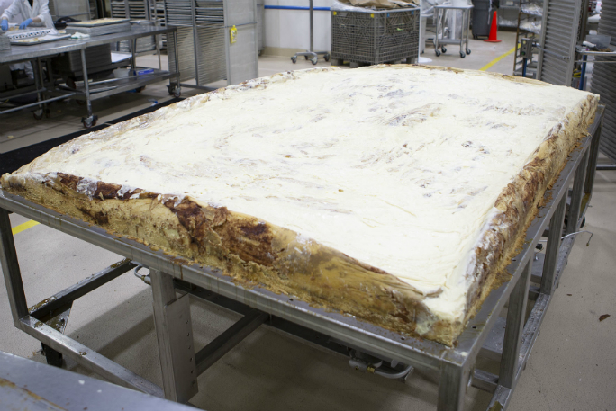 World's largest cinnamon roll is nearly double the size of previous ...