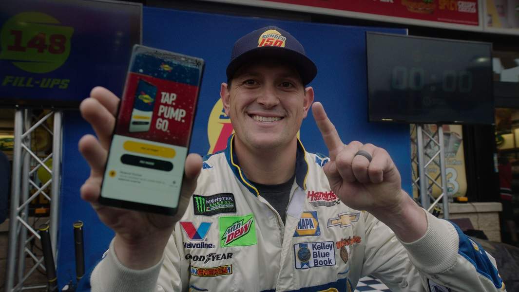 New Sunoco app helps NASCAR pit crew member set refuelling speed record ...