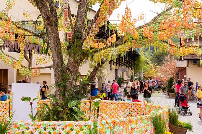 Giant multicoloured Easter egg towers over Brazilian town | Guinness ...