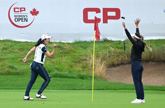 Golf team smash par three world record in Canada | Guinness World Records