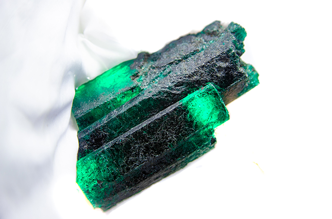 World's largest uncut emerald weighs hefty 1.5 kg | Guinness World Records