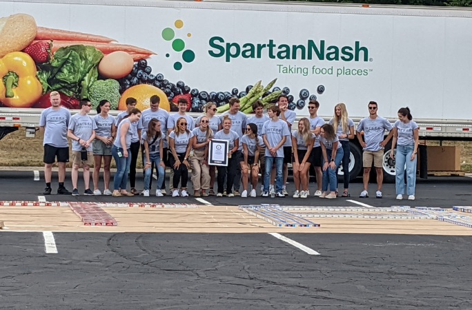 Huge food donation breaks world record with help from interns ...