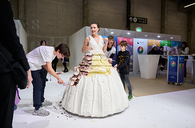 Stunning bride looks good enough to eat in record-breaking cake dress ...