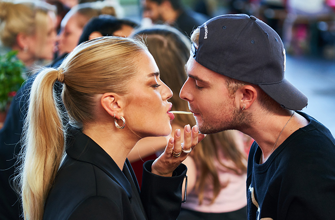 Sealed with a kiss: 465 pairs break most couples eating spaghetti ...