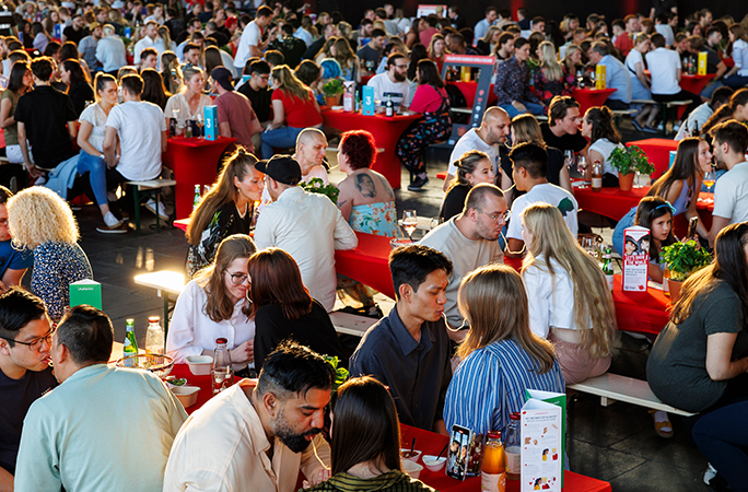 Sealed with a kiss: 465 pairs break most couples eating spaghetti ...