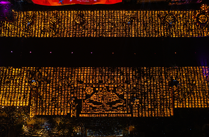 Largest display of oil lamps illuminate Indian city to celebrate Diwali ...