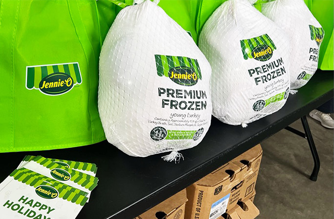 Biggest ever turkey donation provides festive feast for 15,000 families ...