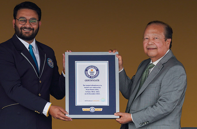 Renowned speaker and author hosts lecture with largest attendance ever ...