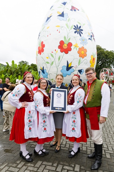 World's largest decorated Easter egg - bigger than three giraffes ...