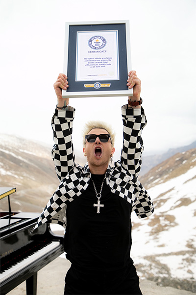 Musician braves freezing conditions to stage piano performance high in ...