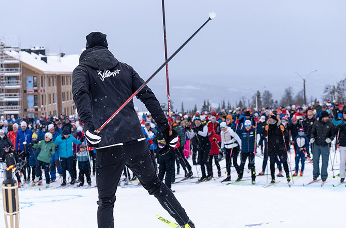 Double Olympic champion passes on his skills in largest skiing lesson ...