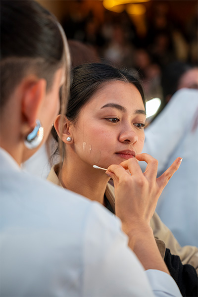 Cosmetics company breaks world record by helping hundreds find perfect ...