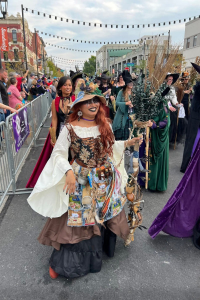 Nearly 1,000 witches gather to dance and show off their best costumes ...