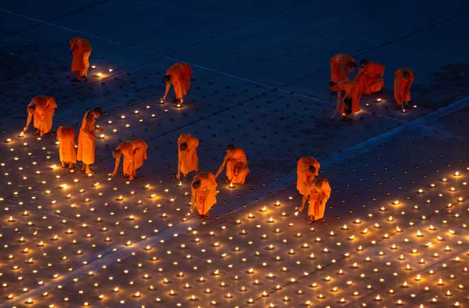 256,477 candles used to make flaming image for World Earth Day ...