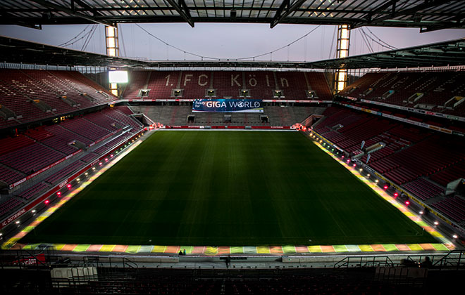 Longest chain of glow sticks | Guinness World Records