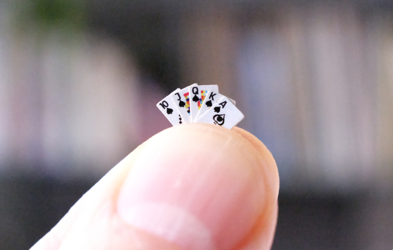 Smallest pack of playing cards | Guinness World Records