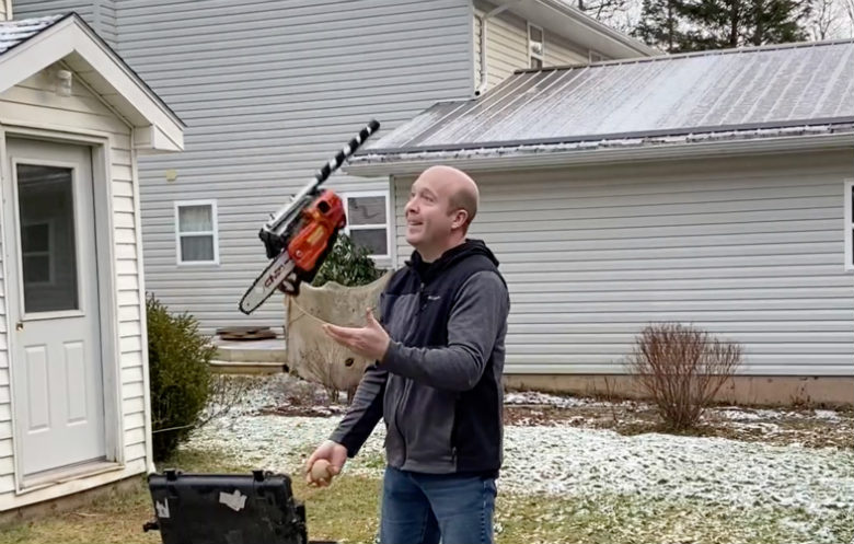 Most consecutive juggling catches (chainsaw and two balls) | Guinness ...