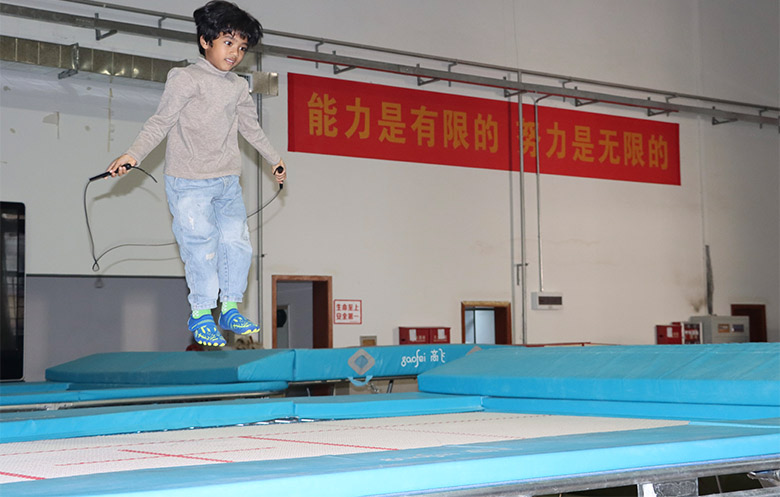 Most rope skips on a trampoline in one minute (male) | Guinness World ...