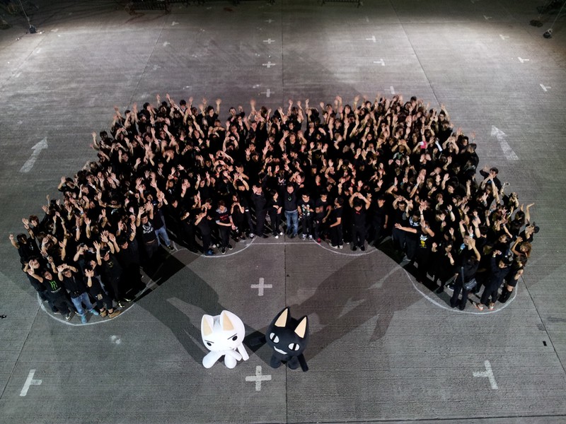 Largest human videogame controller | Guinness World Records