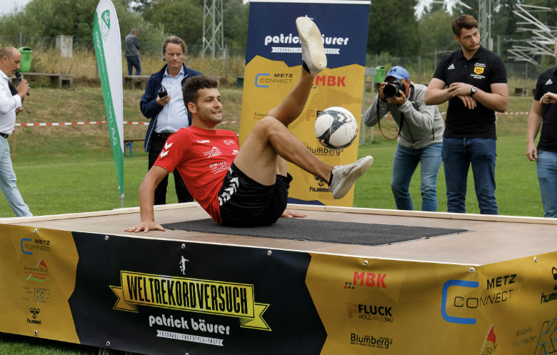 Most sit down football (soccer) crossovers in one minute (male ...