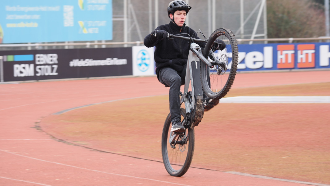 Greatest distance by wheelie on an electric bicycle in one hour ...