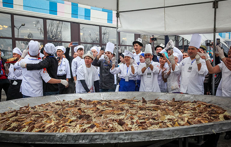 Largest serving of beshbarmak | Guinness World Records