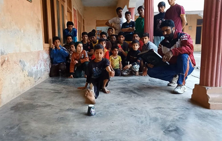 Most helicopter spins in 30 seconds (breakdance) | Guinness World Records