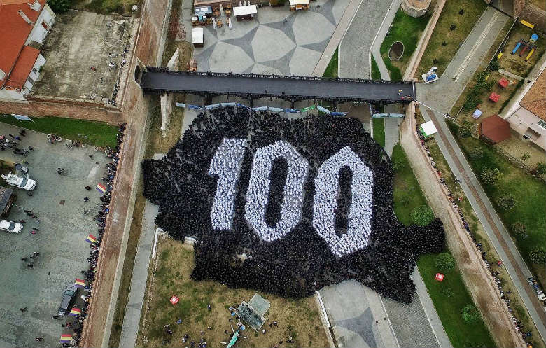 Largest human image of a country / continent | Guinness World Records