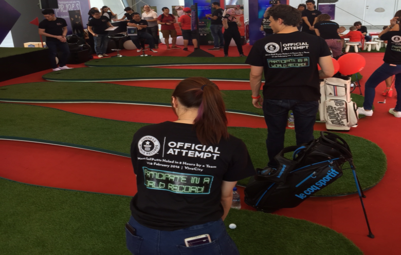 Most golf putts holed in eight hours by a team (multiple practice ...