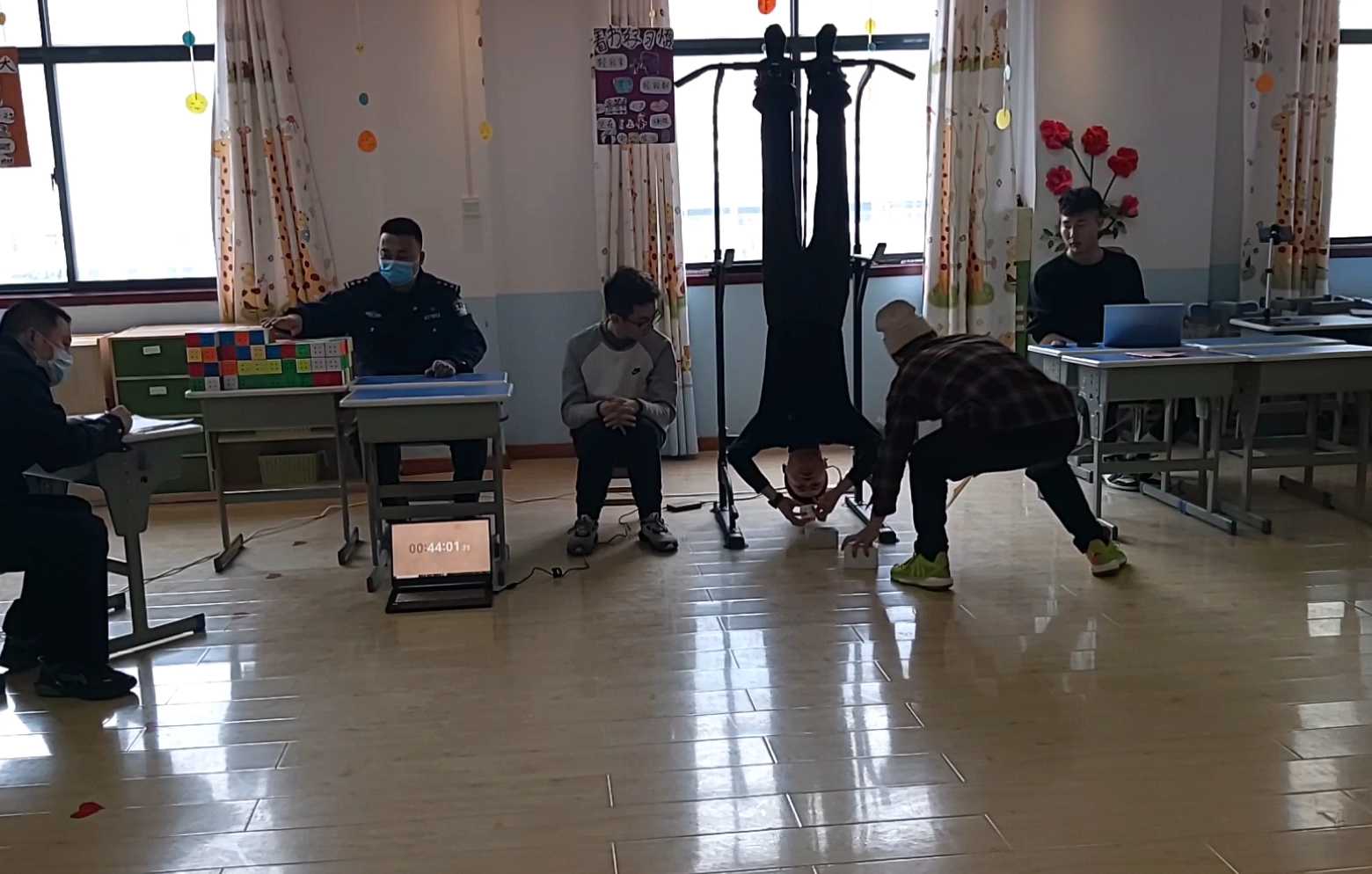 Most rotating puzzle cubes solved whilst suspended upside down ...