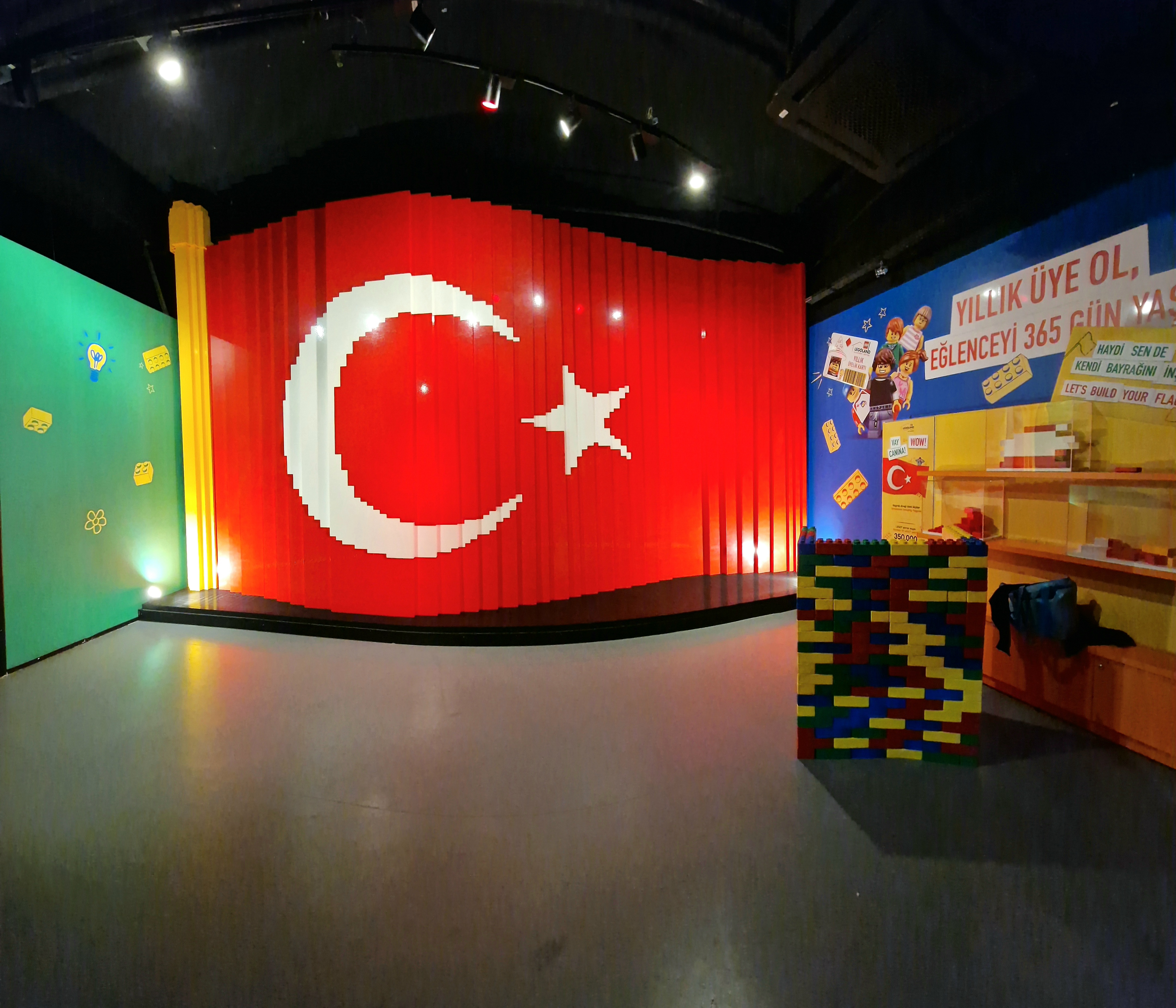 Largest LEGO® brick flag | Guinness World Records