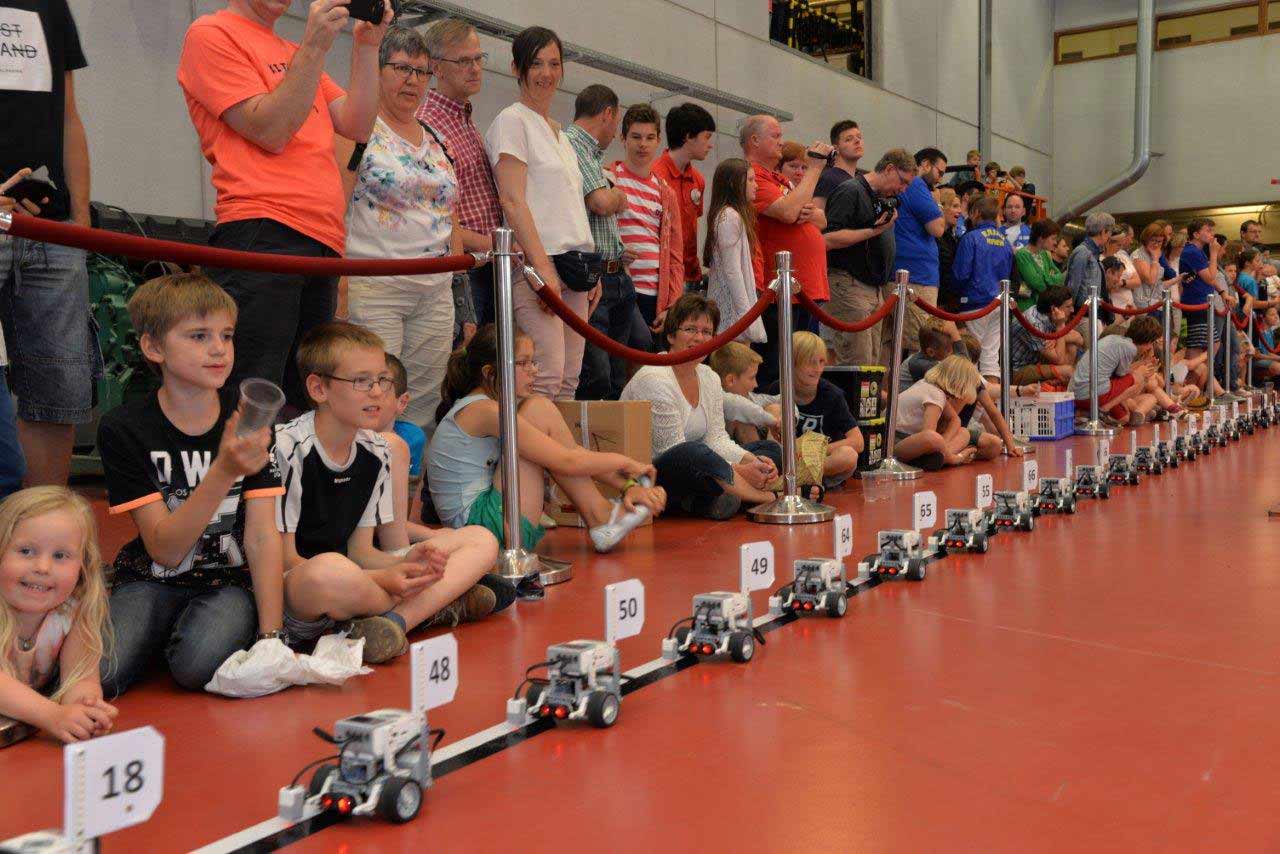Largest parade of LEGO® Mindstorms robots | Guinness World Records