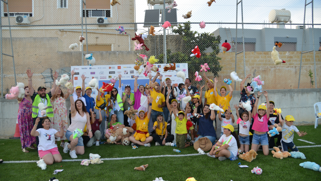 Longest line of soft toys | Guinness World Records