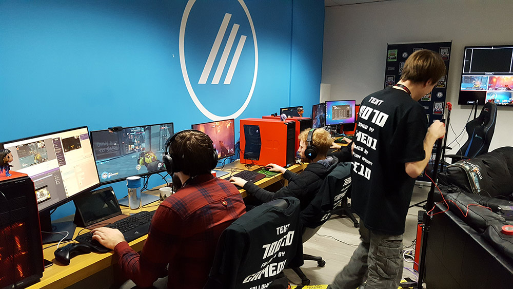 Longest videogame marathon playing Overwatch | Guinness World Records