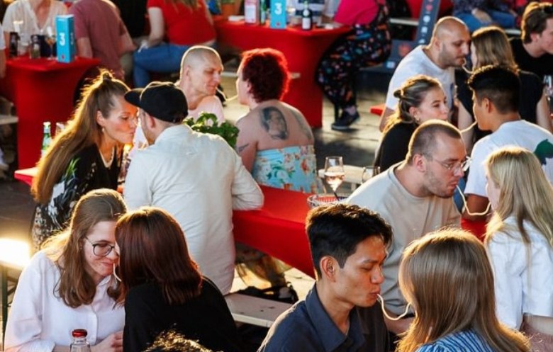 Most couples eating a single piece of spaghetti simultaneously ...