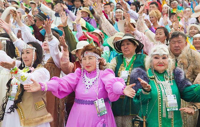 Largest gathering of people wearing traditional Yakut clothing ...