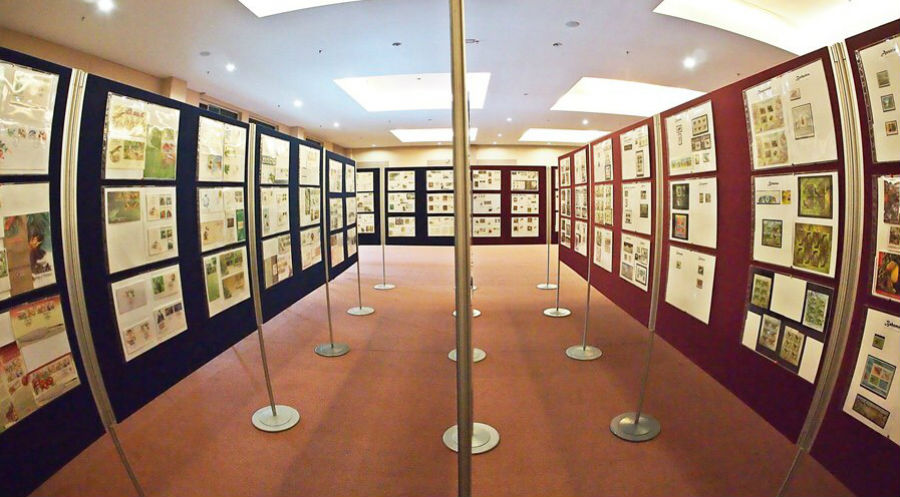 Largest collection of stamps featuring amphibians | Guinness World Records