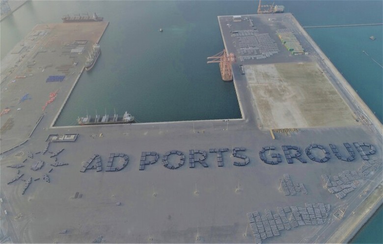 Largest shipping container logo/image | Guinness World Records