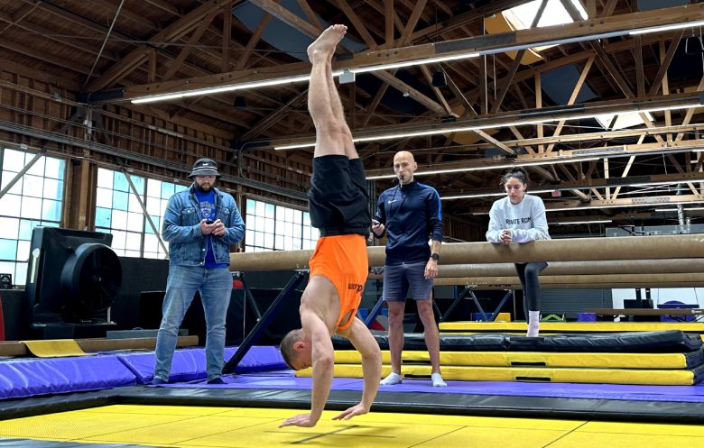 Most consecutive handstand jumps on a trampoline | Guinness World Records