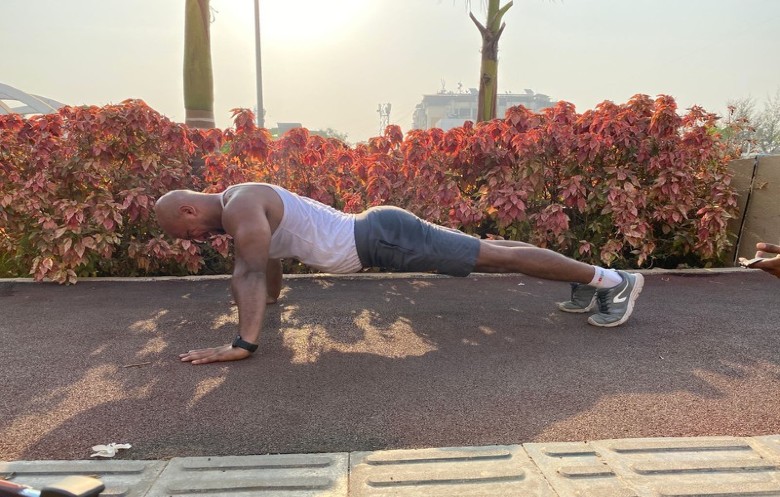 Most hand release push ups in one minute (male) | Guinness World Records