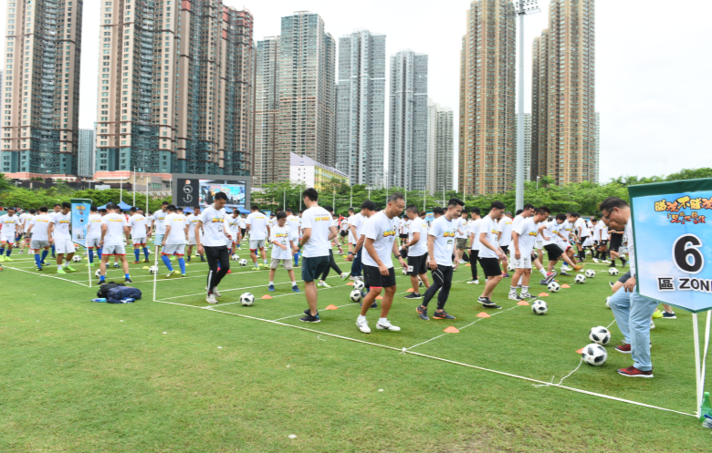 Most people passing a football (soccer ball) | Guinness World Records