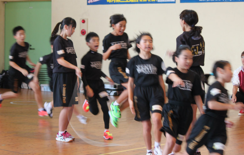 Most skips over a single rope in 30 seconds by a team | Guinness World ...